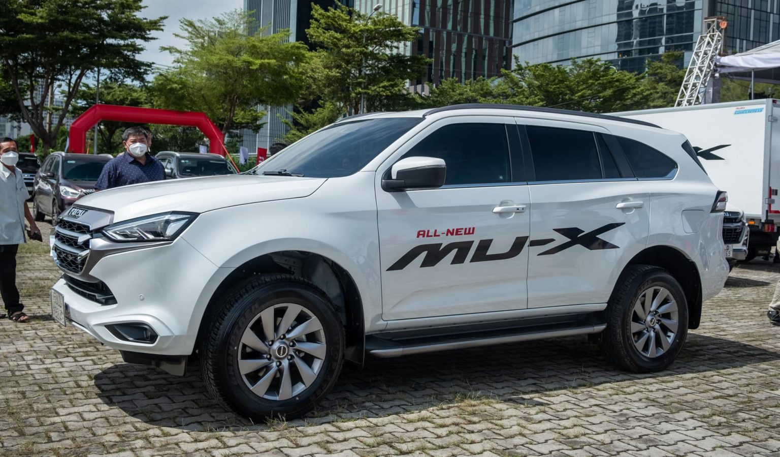 XE ISUZU ALL NEW MUX DU LICH 07 CHỔ NHẬP KHẨU